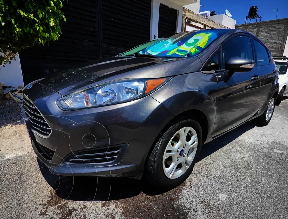 Ford Fiesta Hatchback SE usado (2015) color Gris precio $165,000