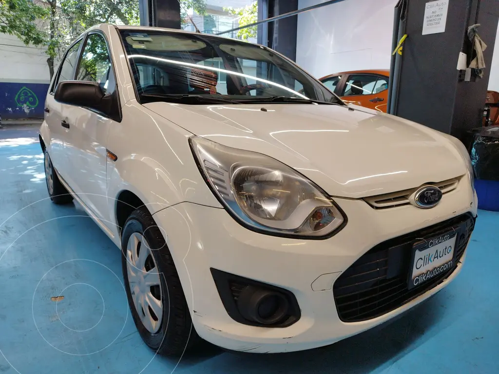 Ford Fiesta Ikon Hatch First 1.6L usado (2014) color Blanco precio $100,000