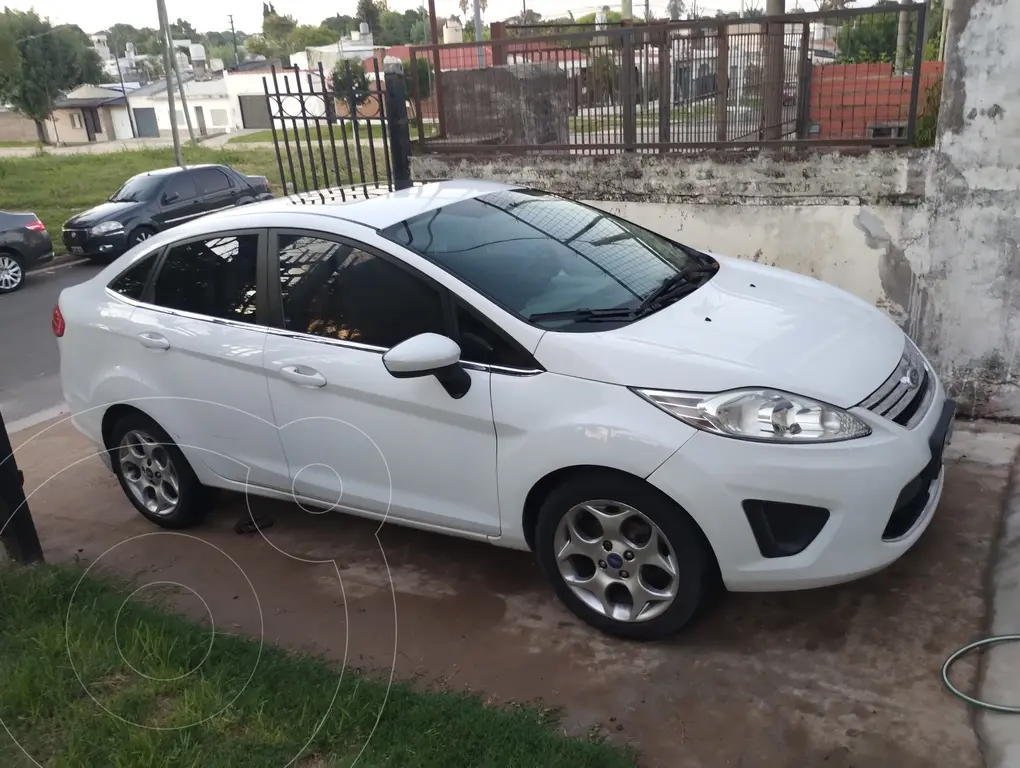 Ford Fiesta Kinetic Sedan Trend Plus usado (2012) color Blanco Oxford ...