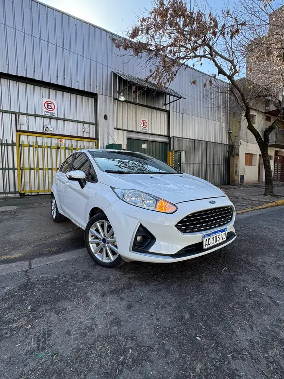 Ford Fiesta Kinetic SE usado (2018) color Blanco Oxford precio $16.800.000