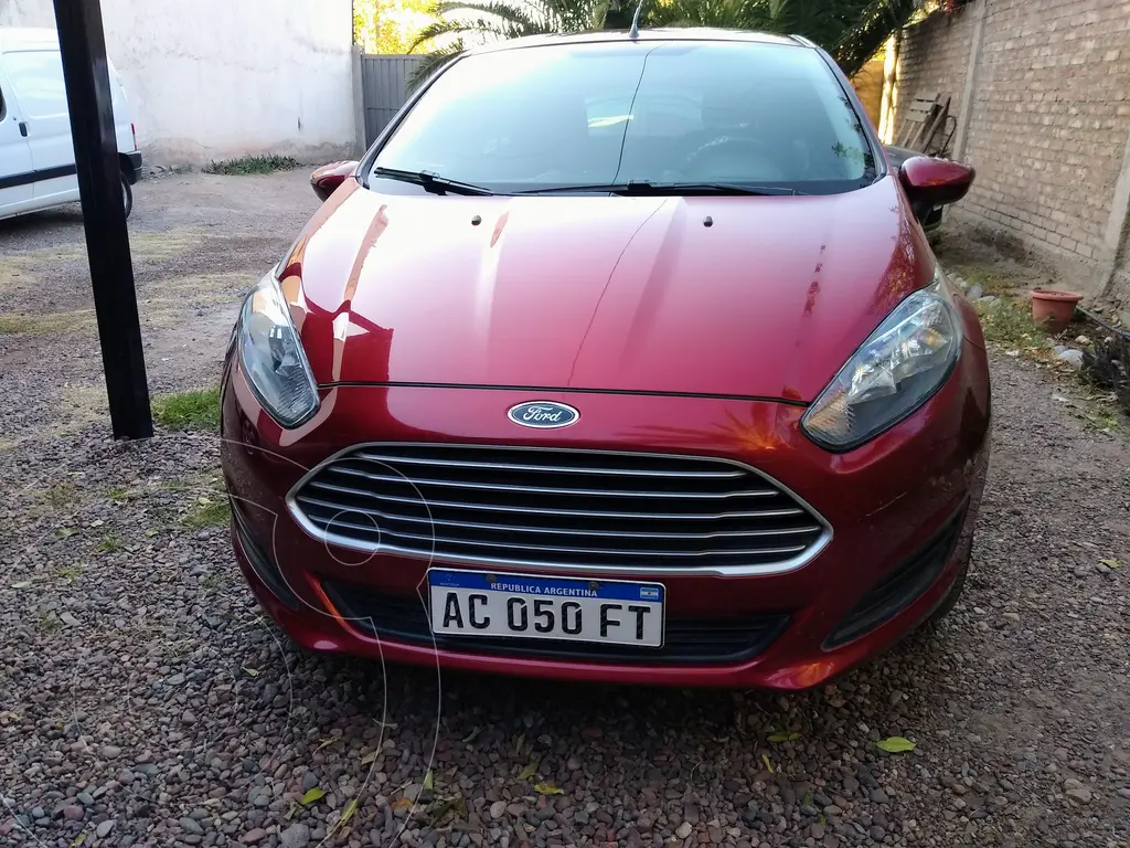 Ford Fiesta Kinetic S usado (2017) color Rojo Rubi precio u$s10.200