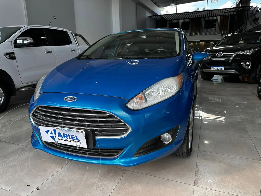 Ford Fiesta Kinetic Titanium usado (2014) color Celeste precio $9.900.000