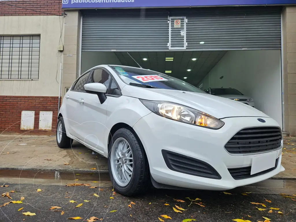 Ford Fiesta Kinetic S usado (2015) color Blanco Oxford precio u$s9.800