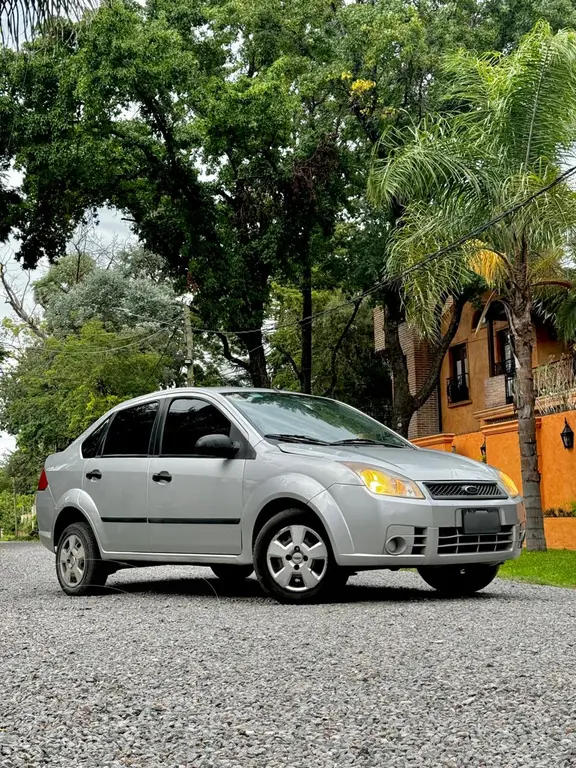 Ford Fiesta Max Ambiente usado (2007) color Gris precio $5.000.000