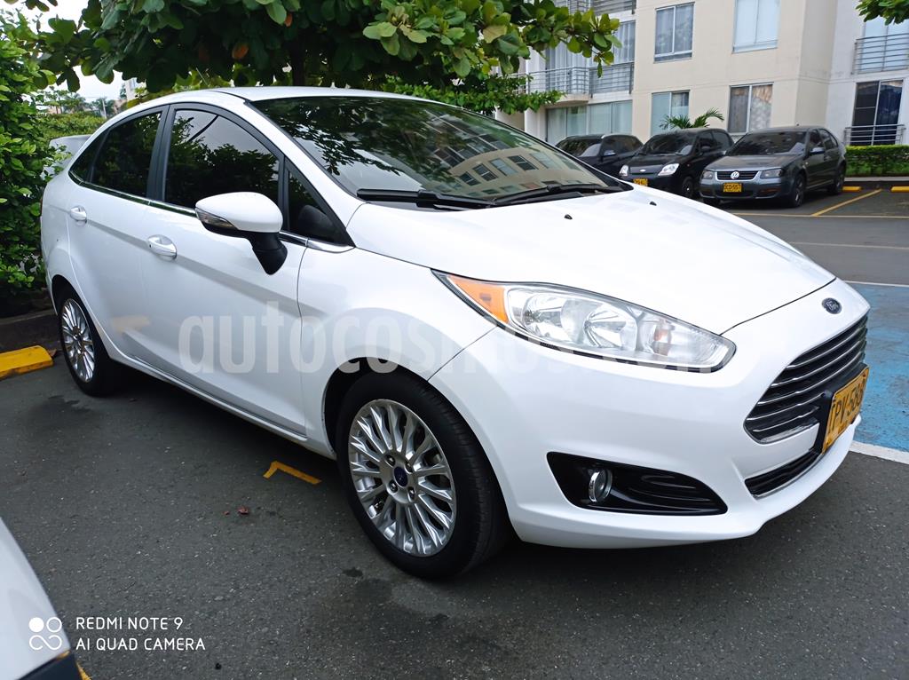 Ford Fiesta Sedan Titanium Aut usado (2015) color Blanco Oxford precio ...