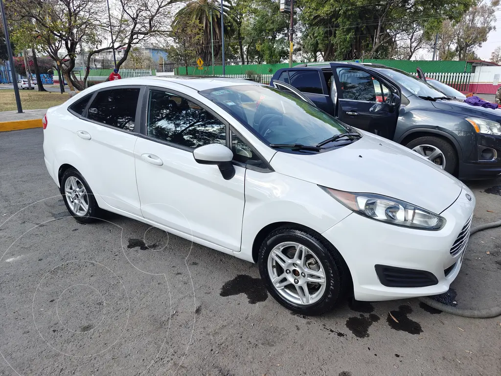 Ford Fiesta Sedan SE usado (2017) color Blanco precio $150,000