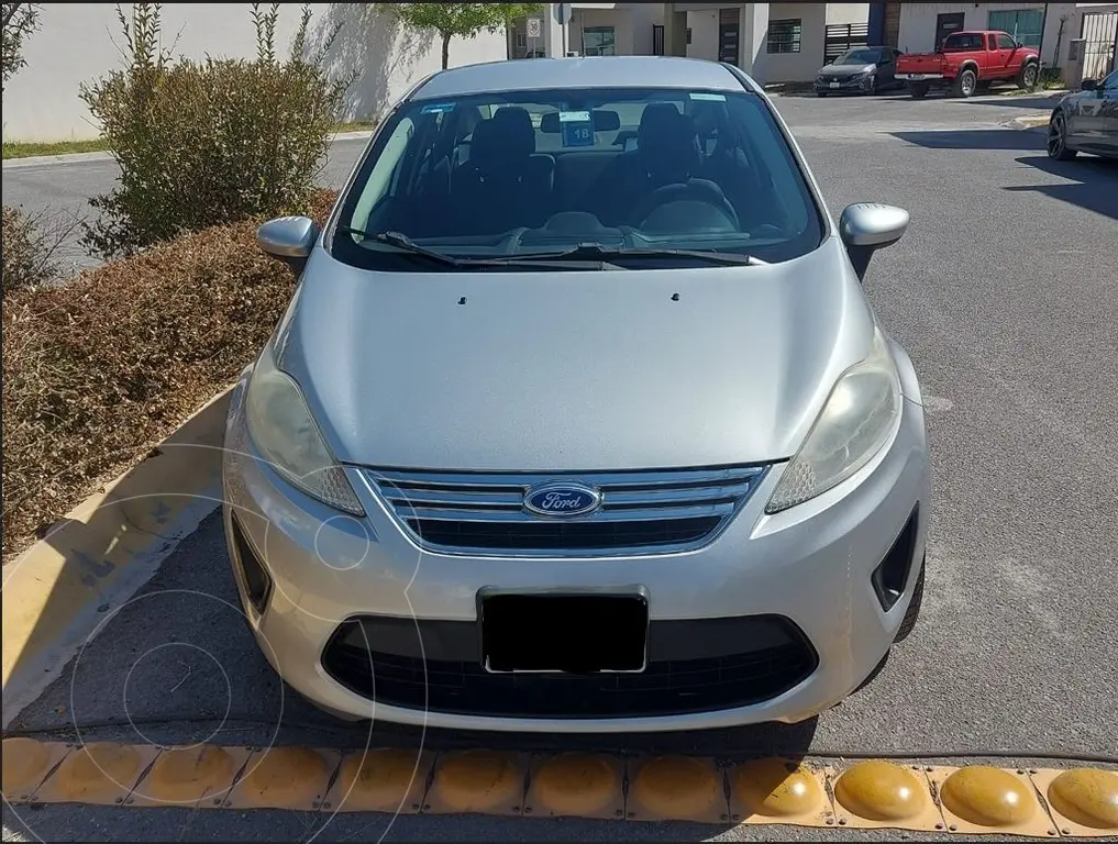 Ford Fiesta Sedan SE usado (2013) color Plata Estelar precio $120,000