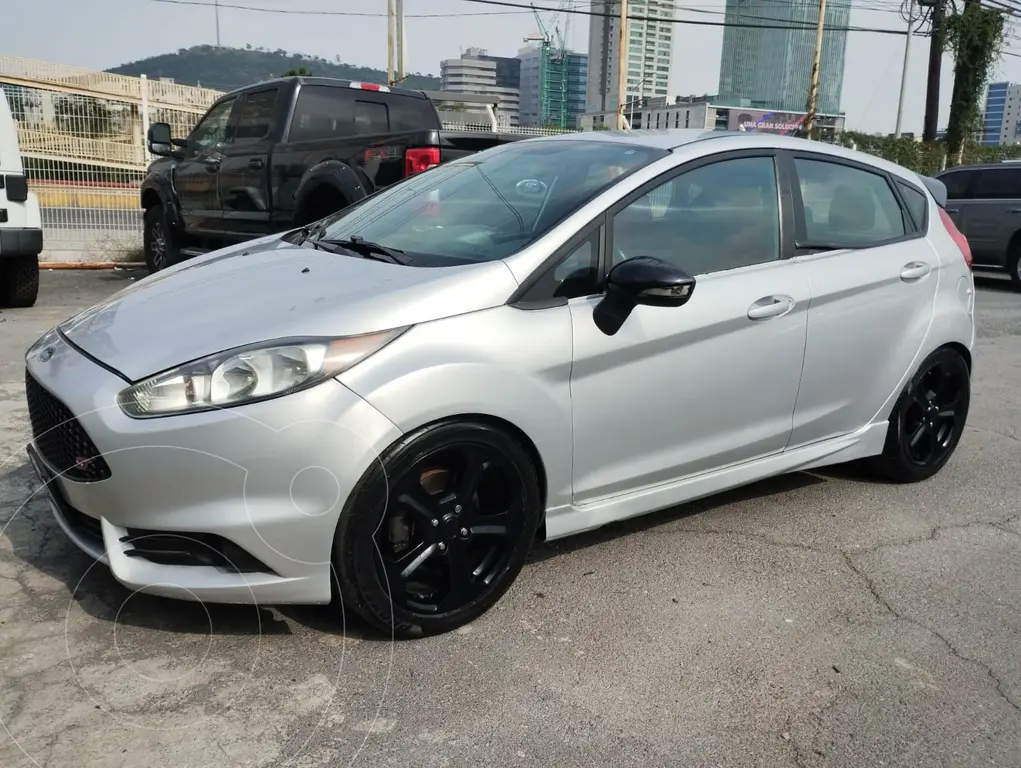 Ford Fiesta ST 1.6L usado (2014) color plateado precio $150,000