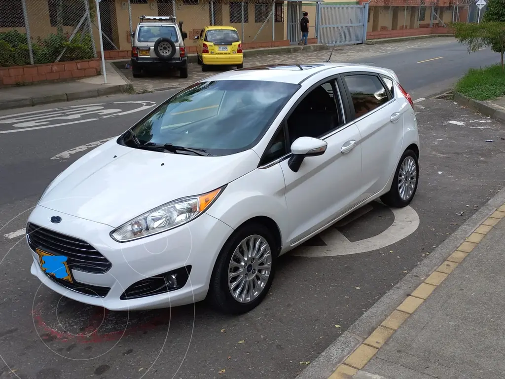 Ford Fiesta Titanium Aut usado (2015) color Blanco precio $35.000.000