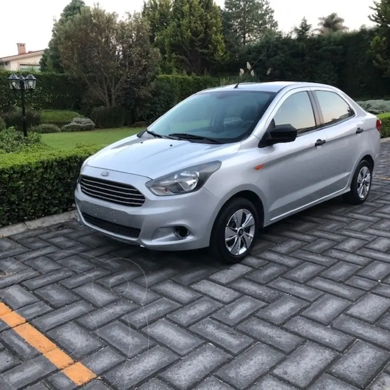 Ford Figo Sedan Impulse A/A usado (2016) color Plata precio $136,000