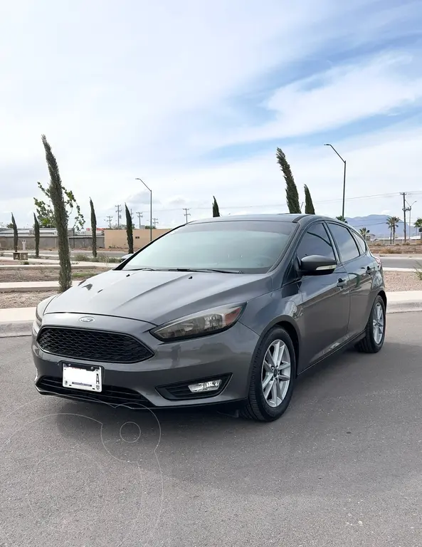 Ford Focus Hatchback SE usado (2016) color Gris precio $180,000