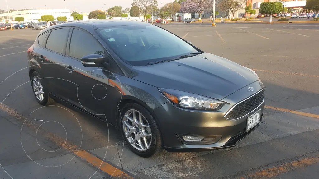 Ford Focus Hatchback SE Luxury usado (2016) color Gris precio $180,000