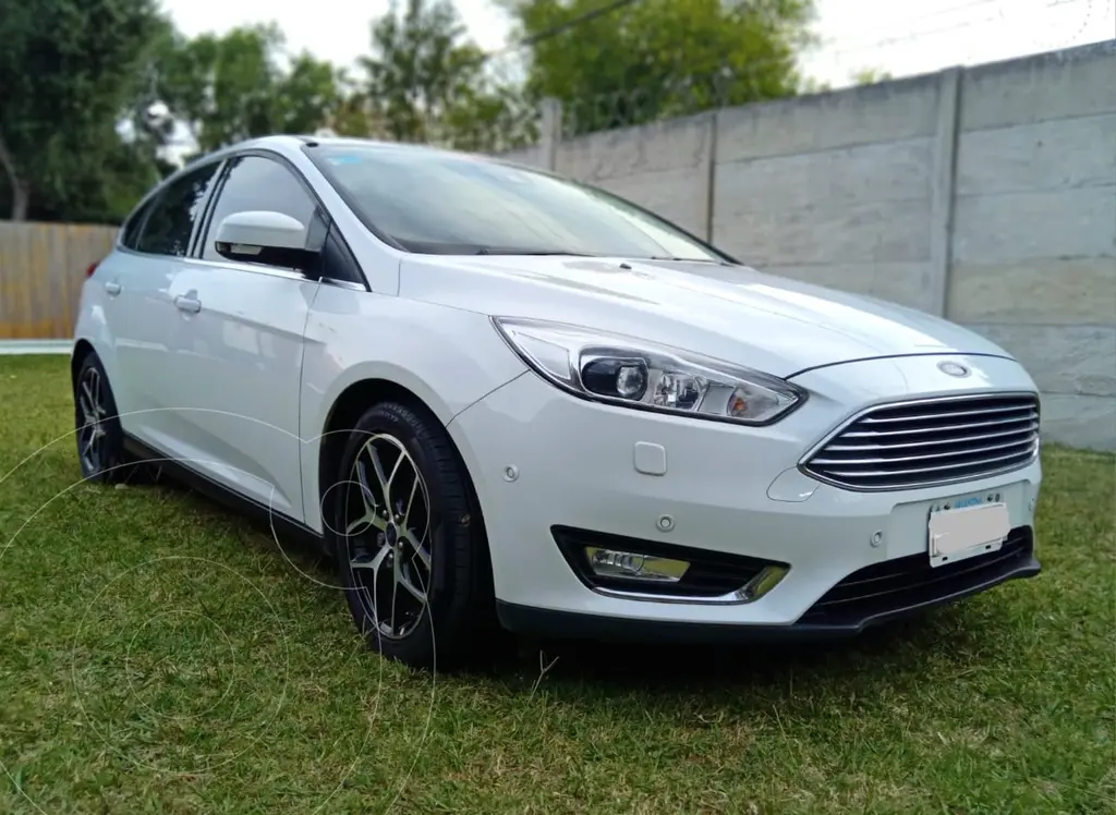 Ford Focus 5P 2.0L Titanium Aut usado (2016) color Gris precio u$s14.800