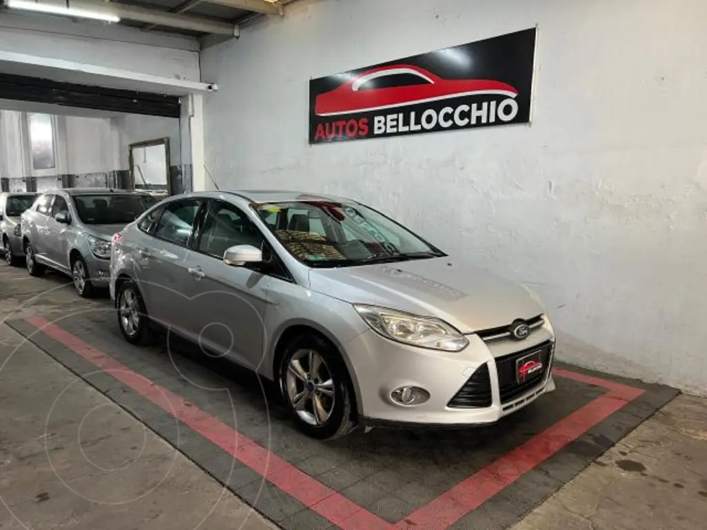 Ford Focus 5P 2.0L SE Plus usado (2015) color Gris precio u$s9.900