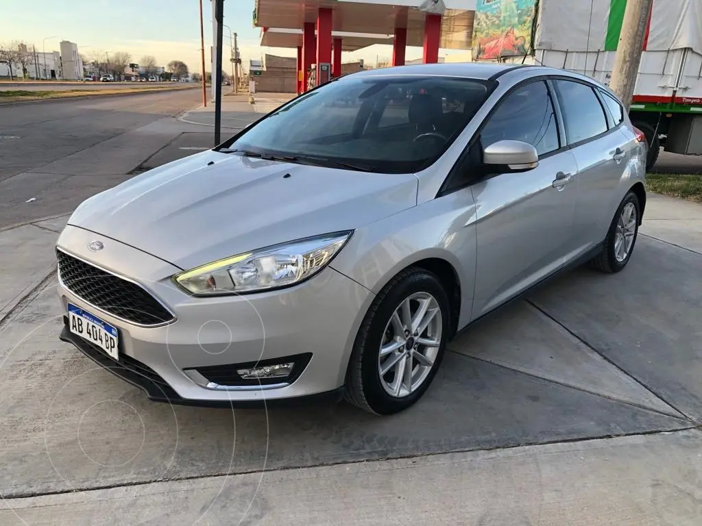 Ford Focus FOCUS L/16 2.0 5 P SE usado (2017) color Gris precio $7.850.000