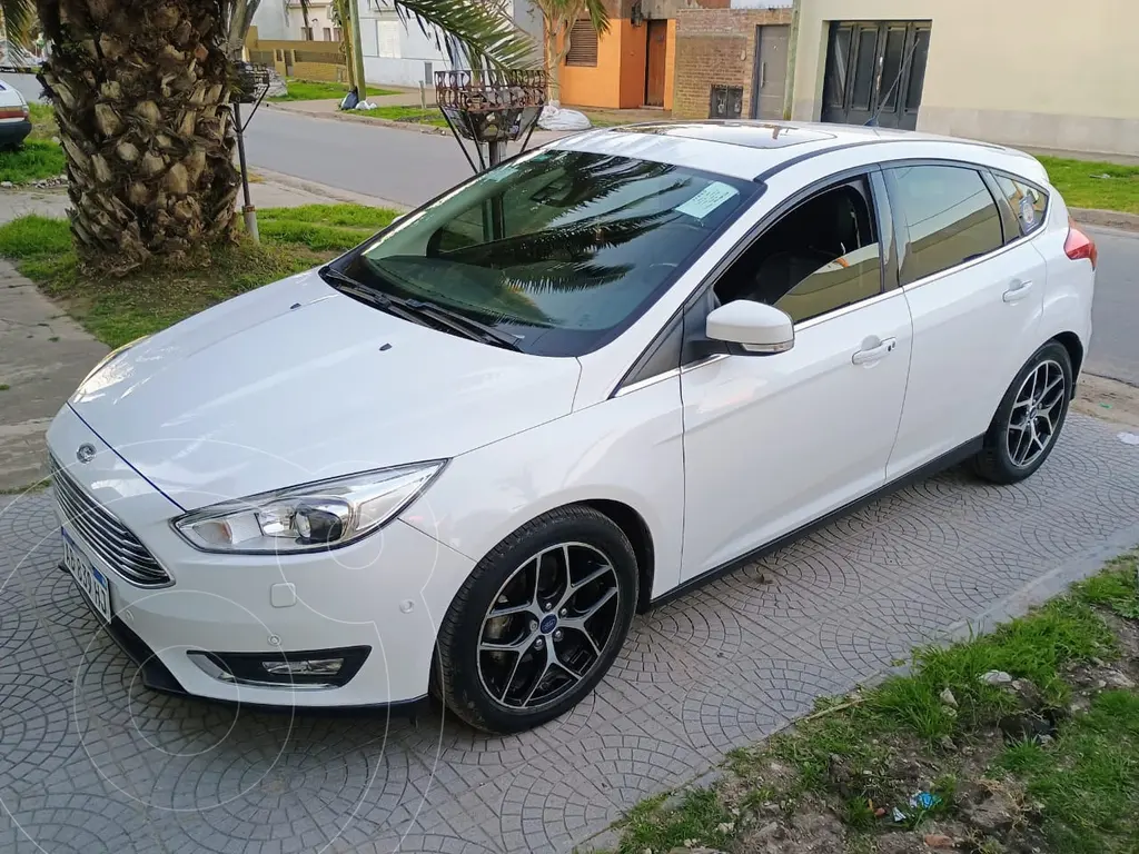 Ford Focus 5P 2.0L Titanium Aut usado (2017) color Blanco precio u$s16.500