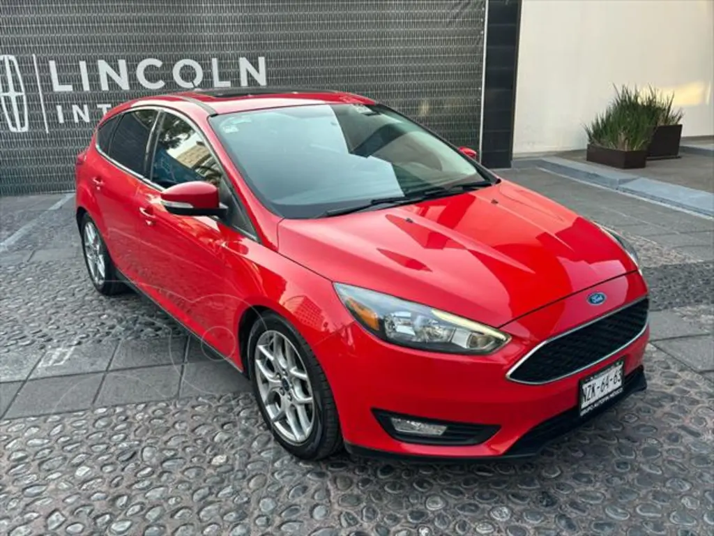 Ford Focus SE Luxury Aut usado (2016) color Rojo precio $229,000