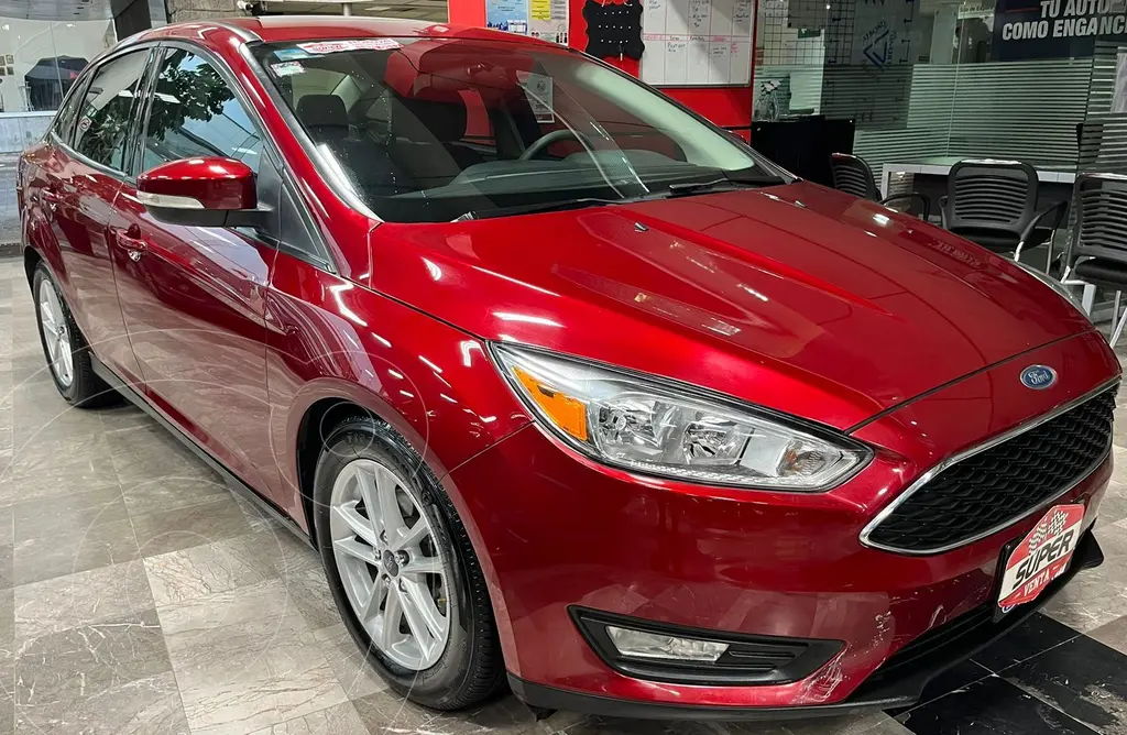 Ford Focus SE usado (2017) color Rojo precio $289,000