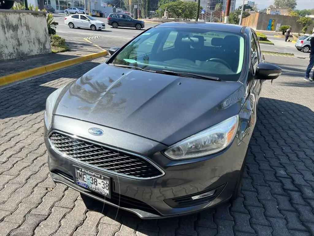 Ford Focus SE Aut usado (2015) color Gris Oscuro precio $239,000