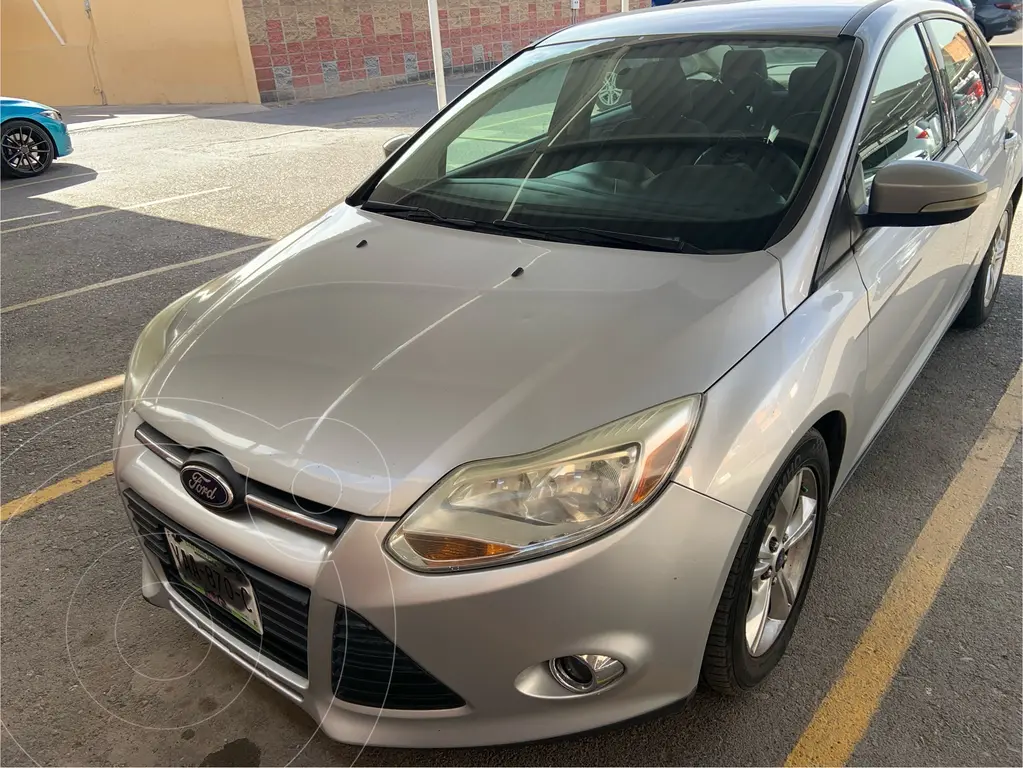 Ford Focus SE Aut usado (2013) color Gris Plata precio $135,000