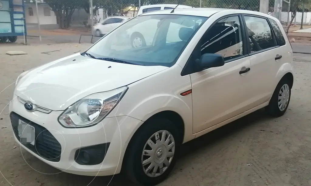 Ford Ikon Ambiente Ac usado (2015) color Blanco Diamante precio $98,000