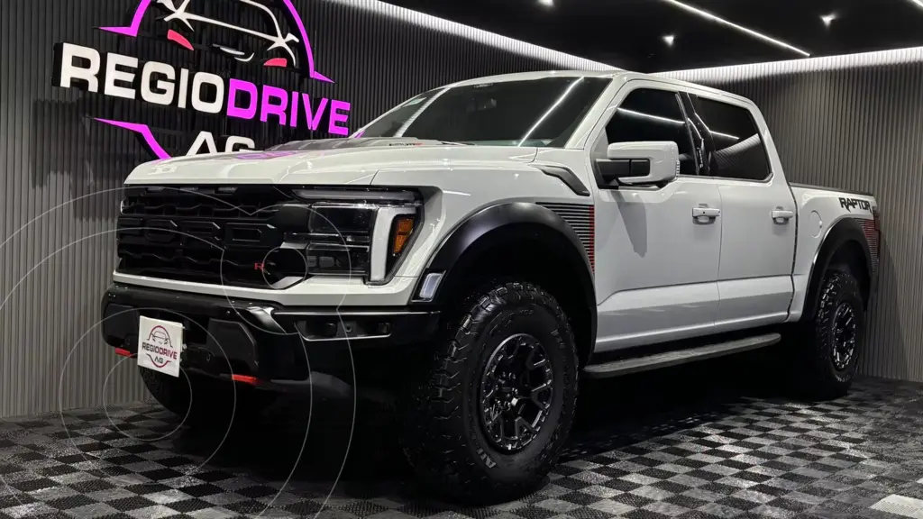 Ford Lobo Raptor R usado (2024) color Blanco Oxford precio $2,899,900