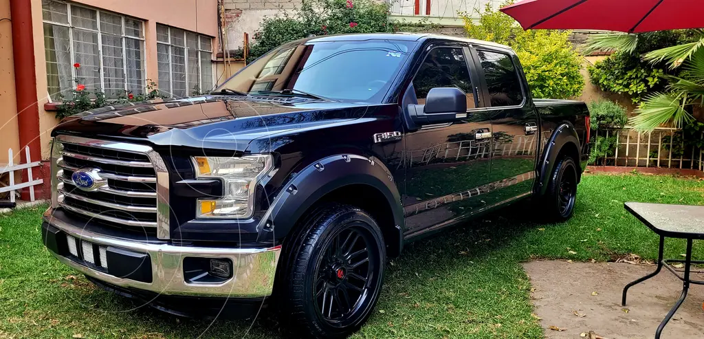 Ford Lobo XLT Crew Cab 4x2 V8 usado (2015) color Negro Profundo precio $410,000