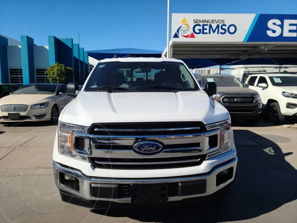Ford Lobo XLT Crew Cab 4x2 V8 usado (2020) color Blanco precio $690,000