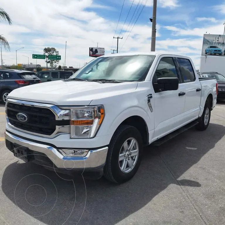 Ford Lobo XLT Crew Cab 4x2 V8 usado (2021) color Blanco precio $895,000