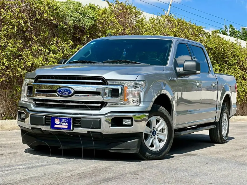 Ford Lobo XLT Crew Cab 4x2 V8 usado (2020) color Gris precio $575,000