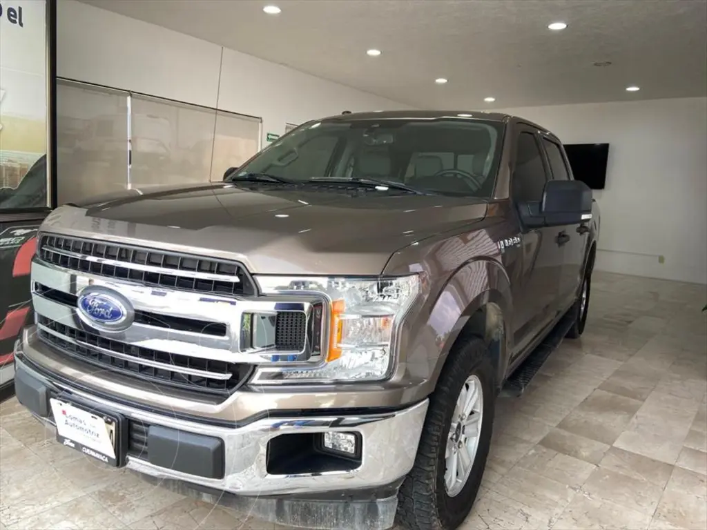 Ford Lobo XLT Crew Cab 4x2 V8 usado (2019) color Gris precio $730,000