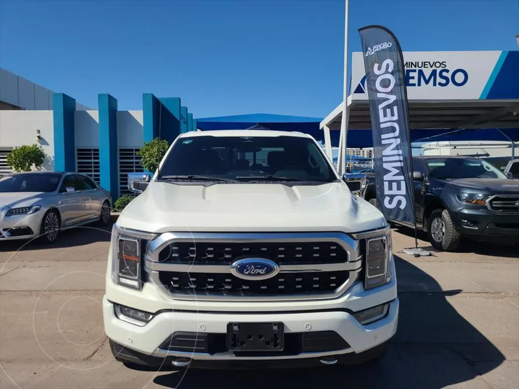 Ford Lobo Platinum Crew Cab 4x4 usado (2023) color Blanco precio $1,330,000