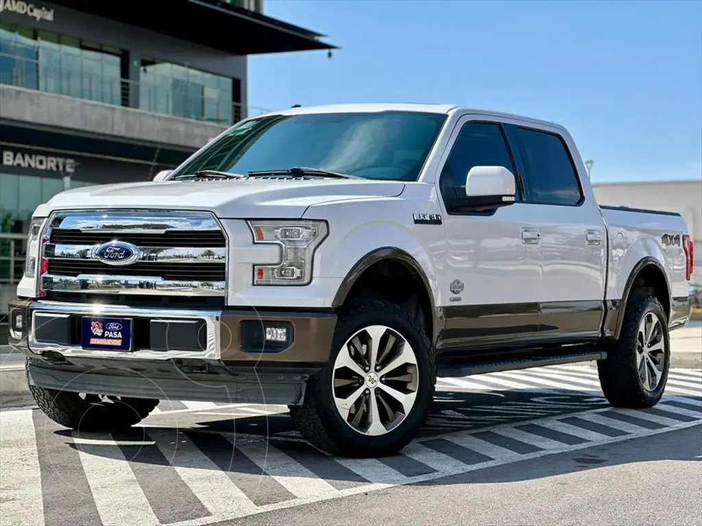 Ford Lobo Doble Cabina King Ranch usado (2017) color Blanco precio $625,000