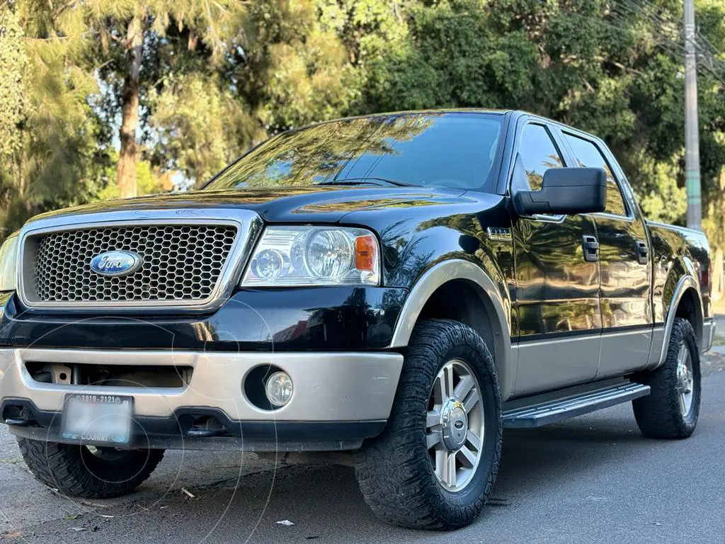 Ford Lobo Lariat 4x4 Cabina Doble usado (2007) color Negro precio $215,000