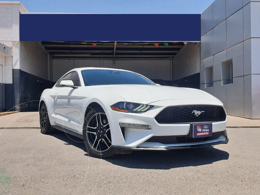 Ford Mustang EcoBoost Aut usado (2022) color Blanco Oxford precio $645,000