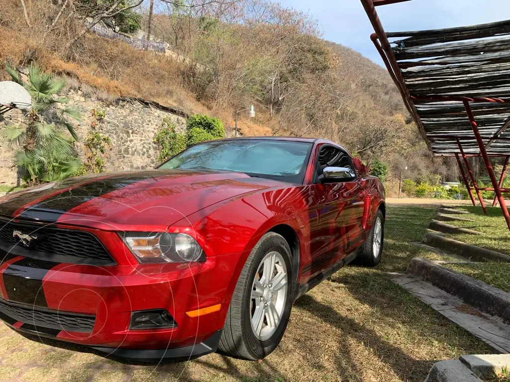 Ford Mustang Coupe V6 usado (2011) color Rojo Granate precio $250,000