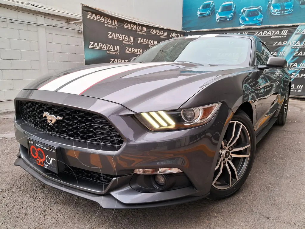 Ford Mustang Coupe 2.3L usado (2017) color Gris precio $495,000