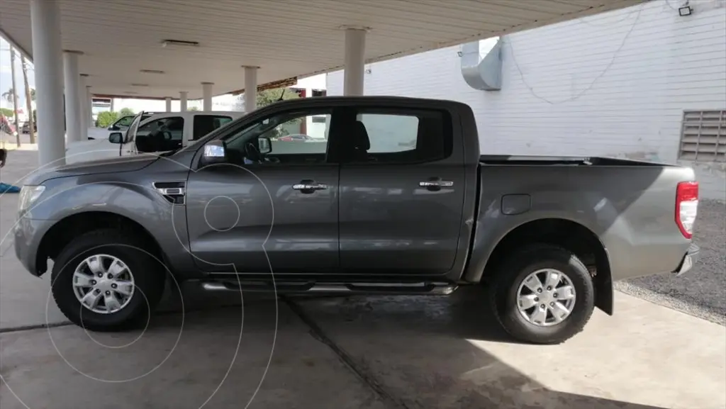 Ford Ranger XLT 4x2 Cabina Doble usado (2016) color Gris precio $358,000