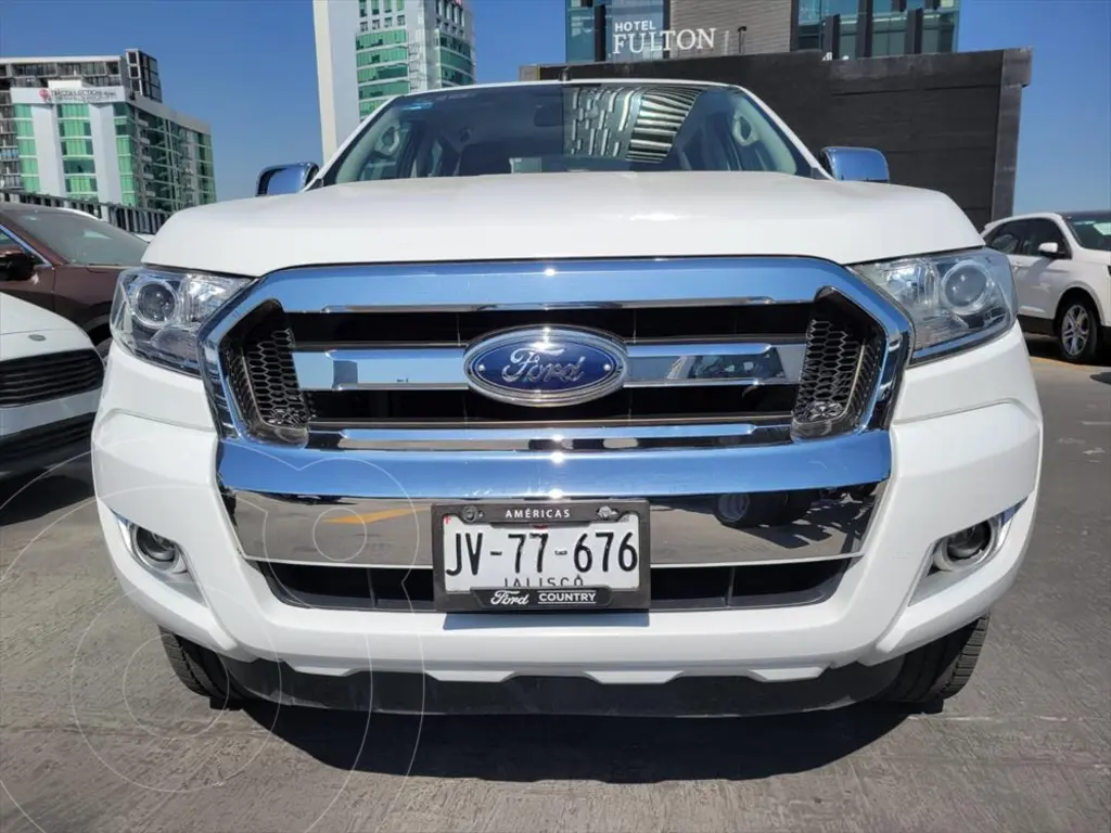 Ford Ranger XLT Super Cab usado (2017) color Blanco precio $398,000