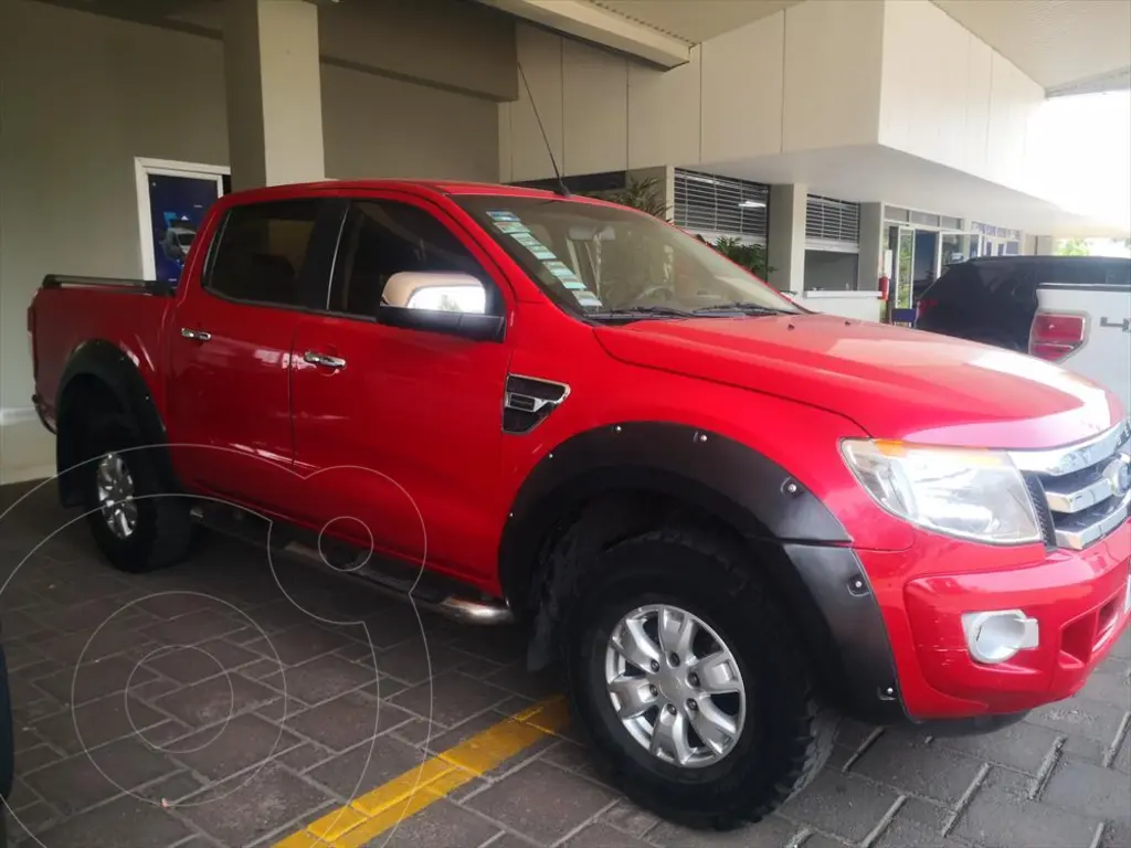 Ford Ranger XLT 4x2 Cabina Doble usado (2016) color Rojo precio $347,000