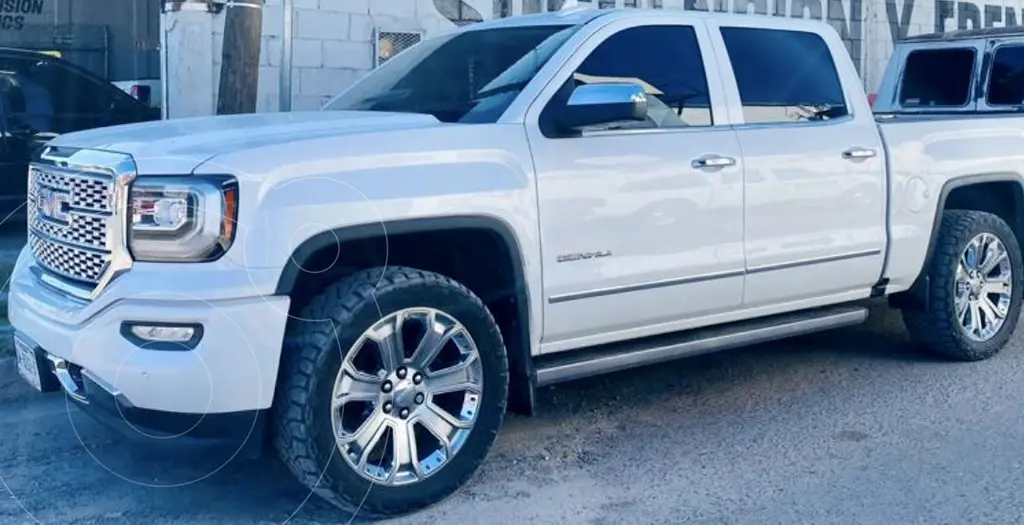 GMC Sierra Denali DVD usado (2018) color Blanco Diamante precio $760,000