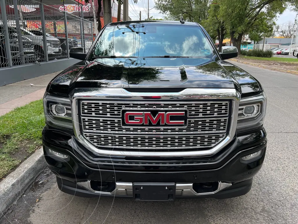 GMC Sierra Denali usado (2018) color Negro precio $875,000