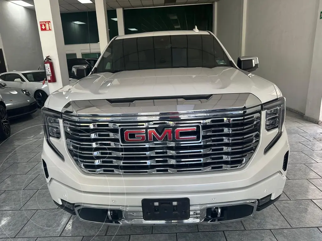 GMC Sierra Denali usado (2023) color Blanco precio $1,499,900