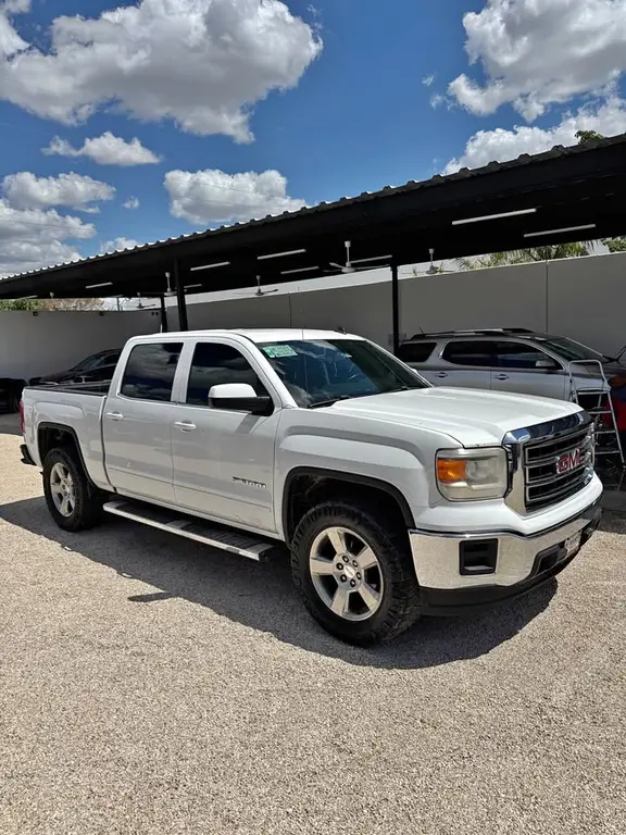 GMC Sierra Cabina Regular SLE 4x4 usado (2014) color Blanco precio $345,000