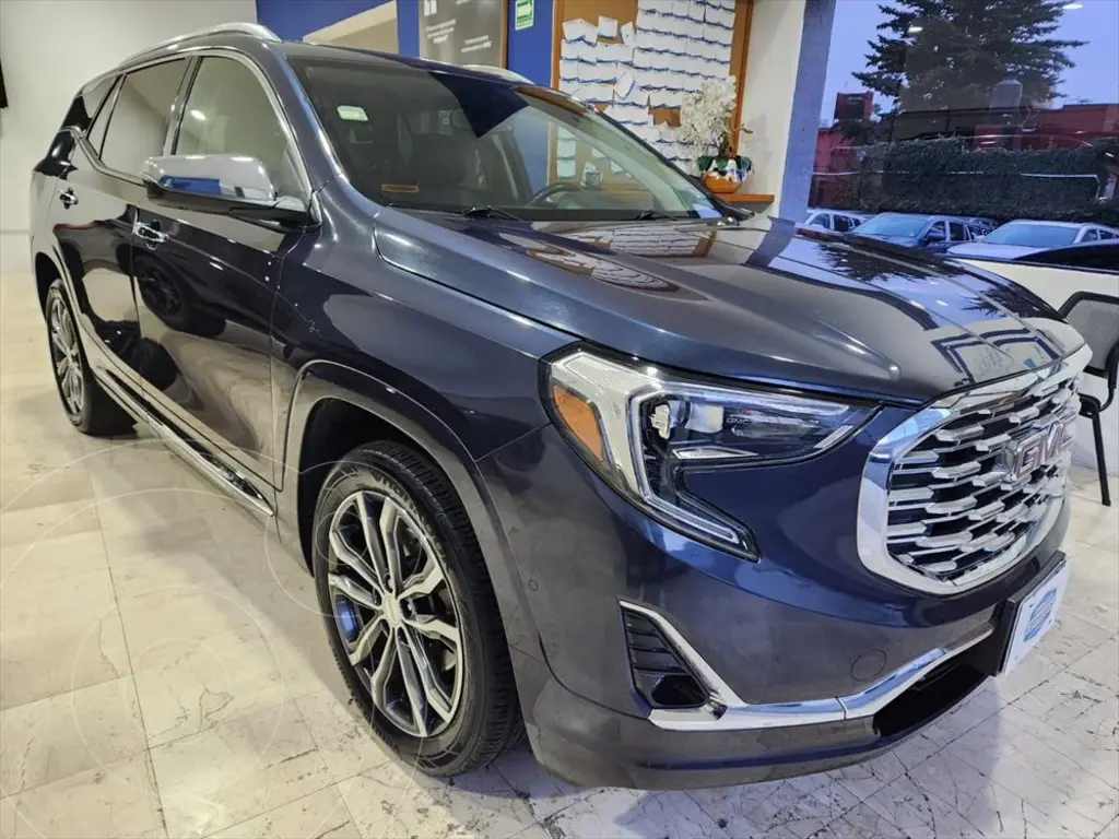 GMC Terrain Denali usado (2018) color Azul Electrico precio $499,000