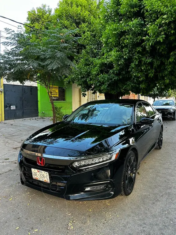 Honda Accord Touring usado (2019) color Negro Cristal precio $450,000