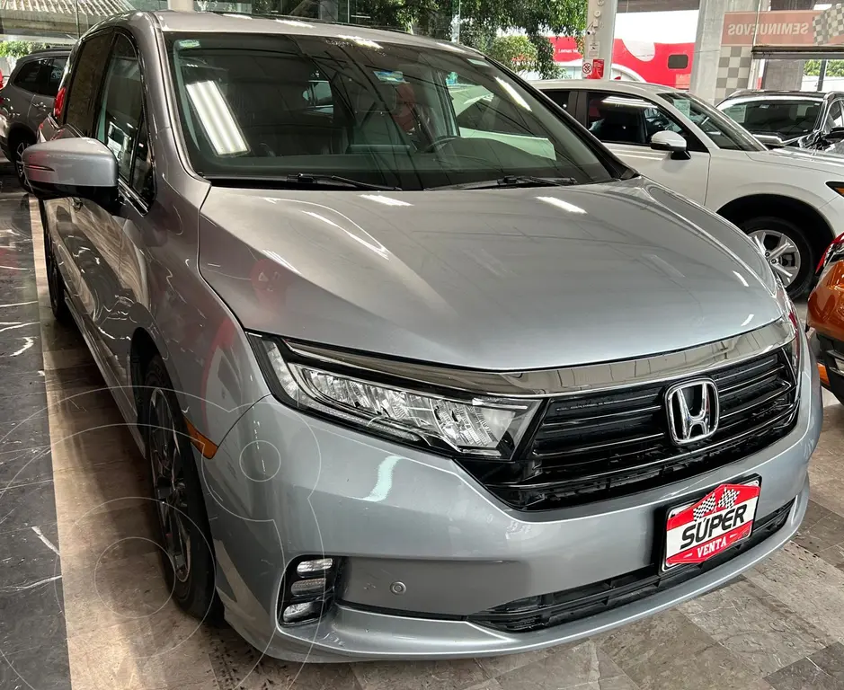 Honda Odyssey Touring usado (2022) color plateado precio $879,000