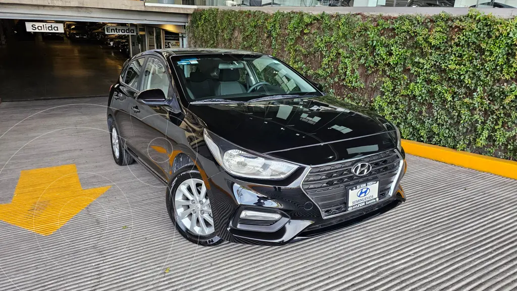Hyundai Accent HB GL Mid usado (2020) color Negro precio $264,900