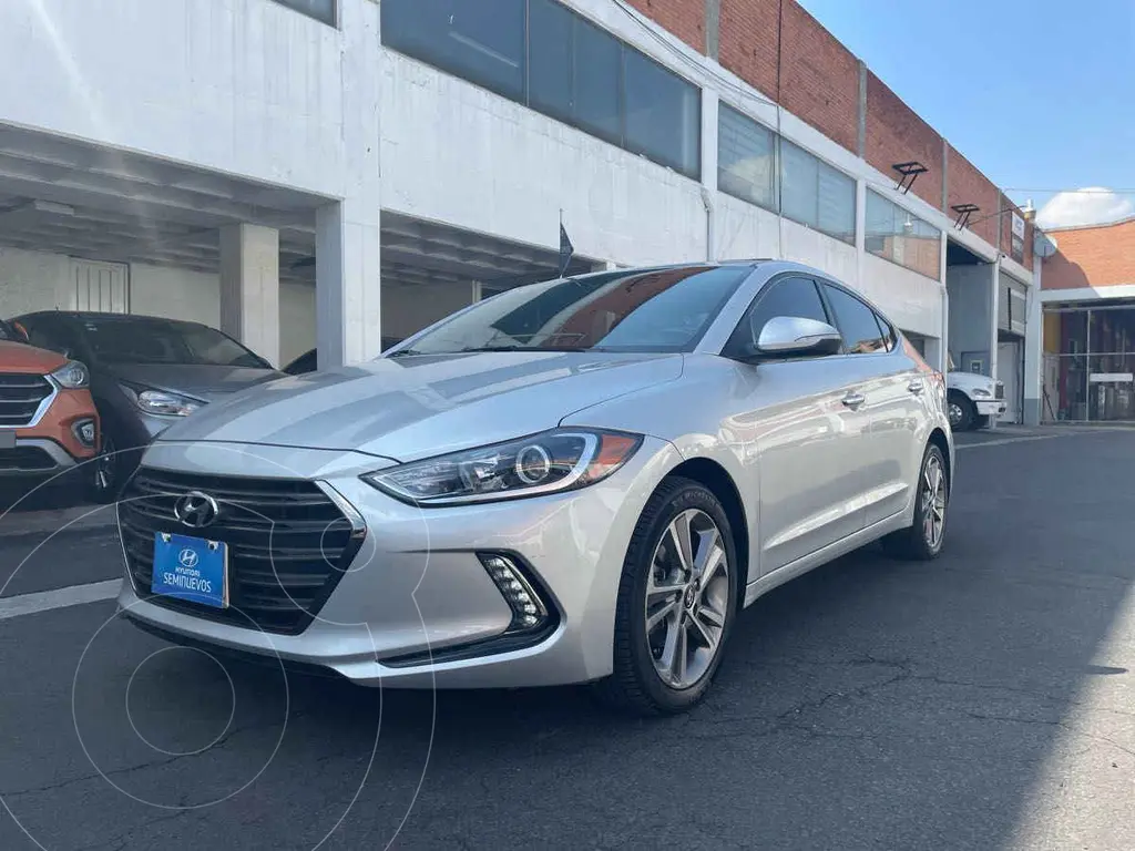 Hyundai Elantra Limited Tech Navi Aut usado (2017) color Plata precio ...