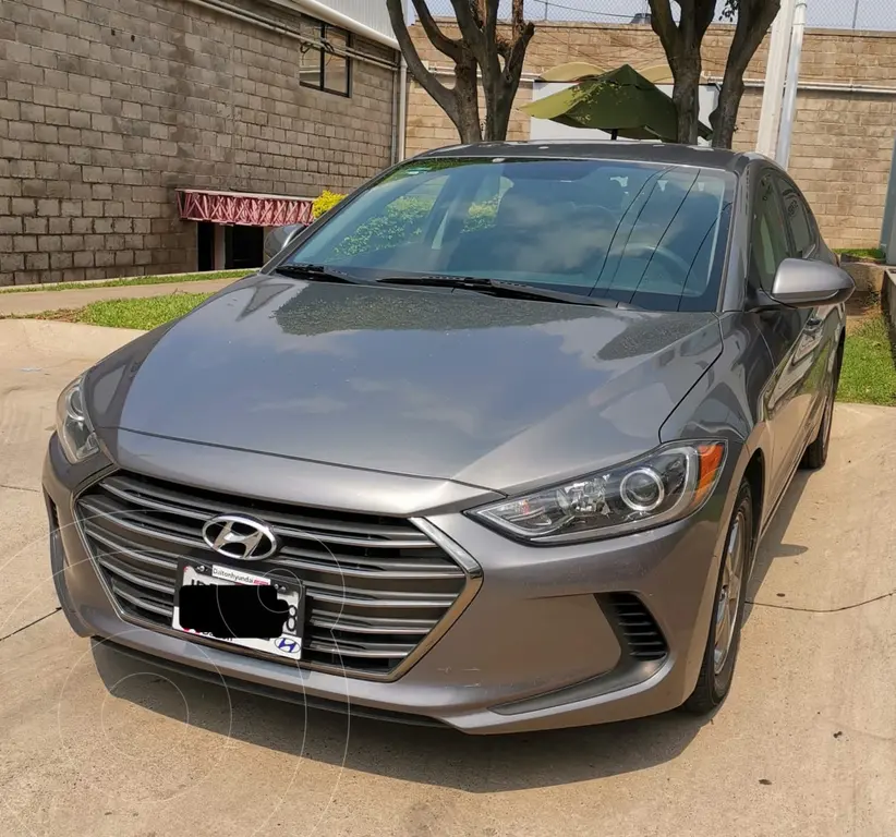 Hyundai Elantra GLS usado (2018) color Gris precio $235,000